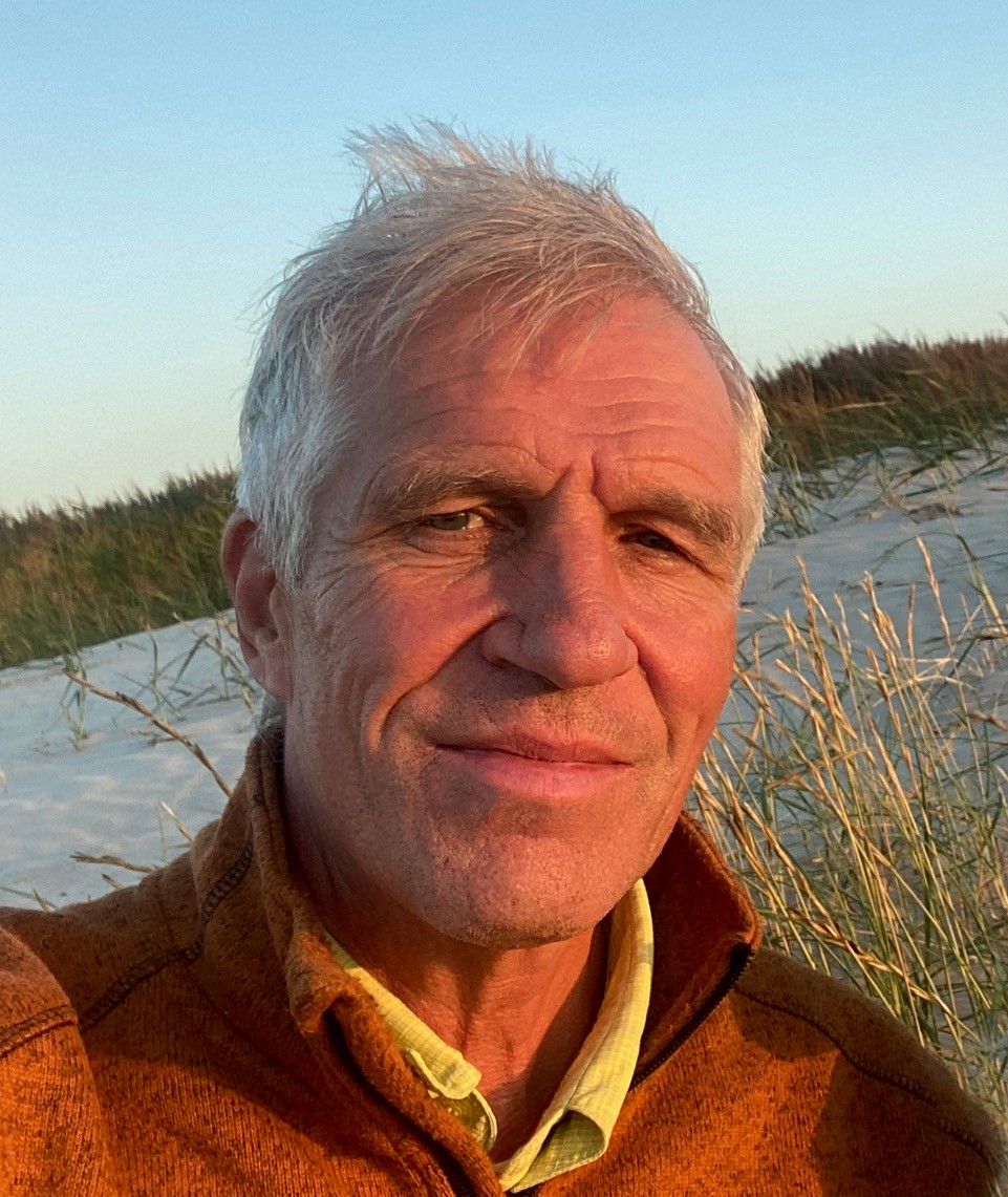 De mensen die kleur geven aan het groen-blauw raamwerk - Alphons van Winden